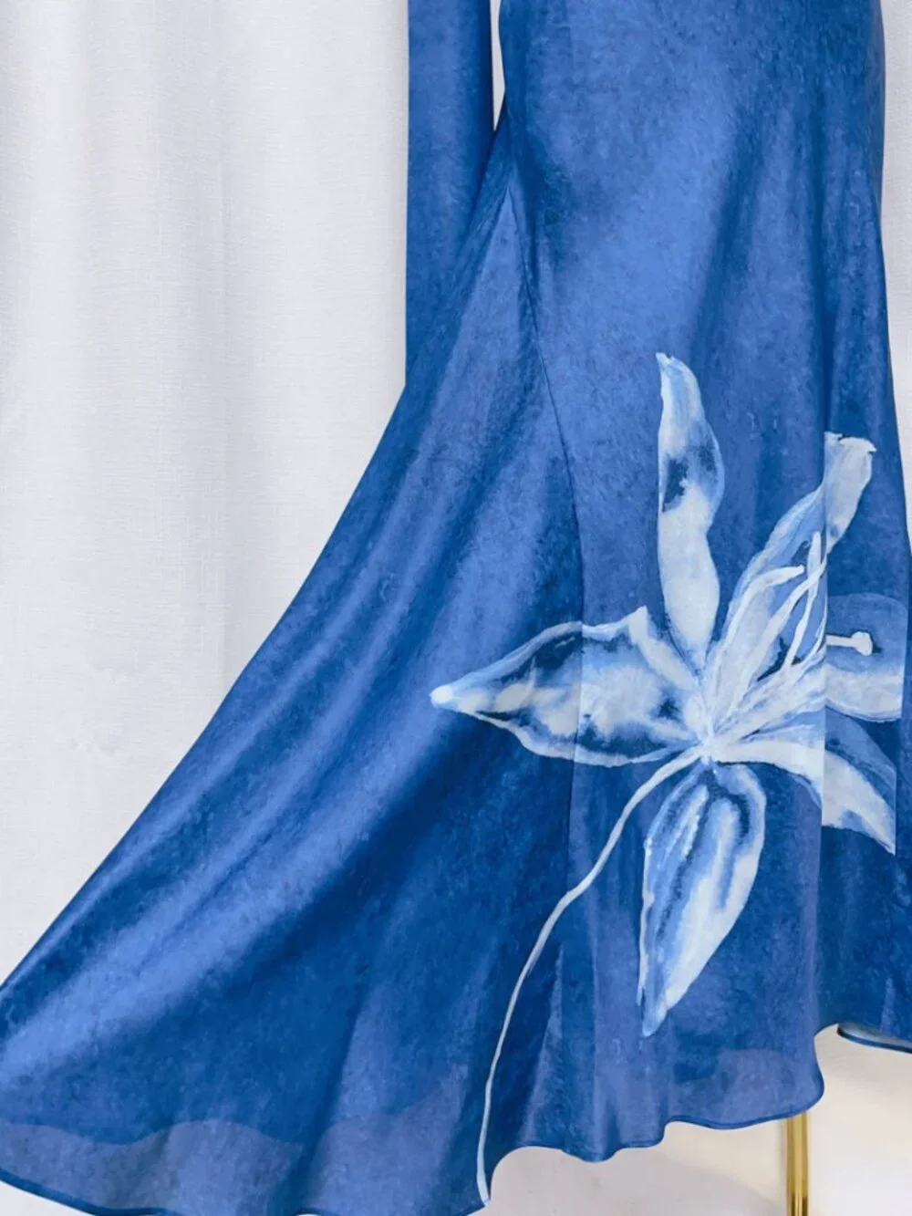 AMUR | Dresses | Best Amur Sorelle Midi Dress Sz 48 Cyanotype Scarf ...